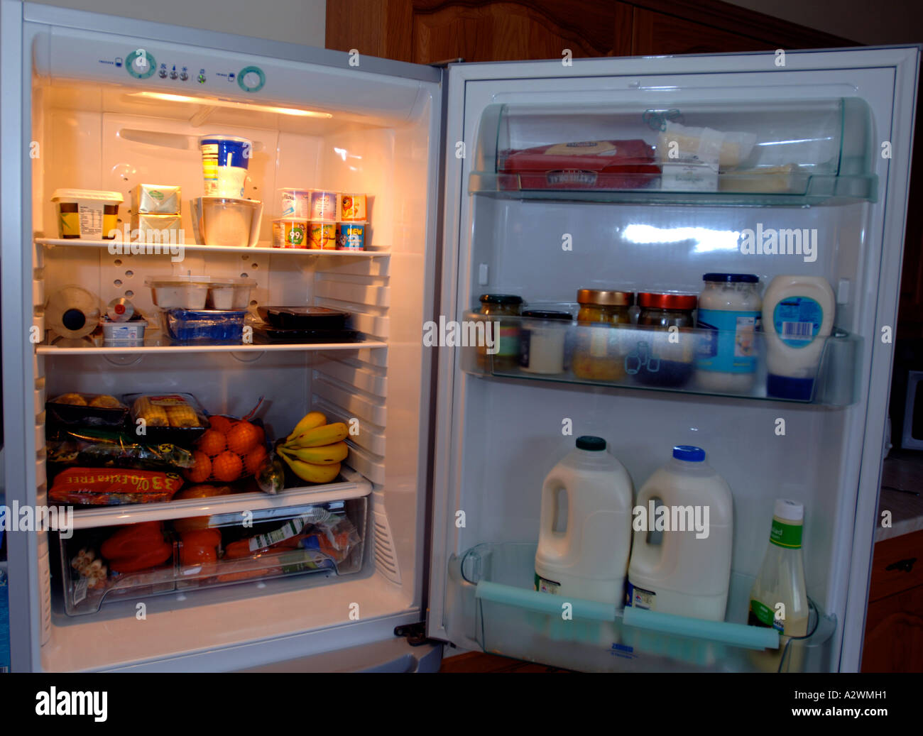 Refridgerator hi-res stock photography and images - Alamy