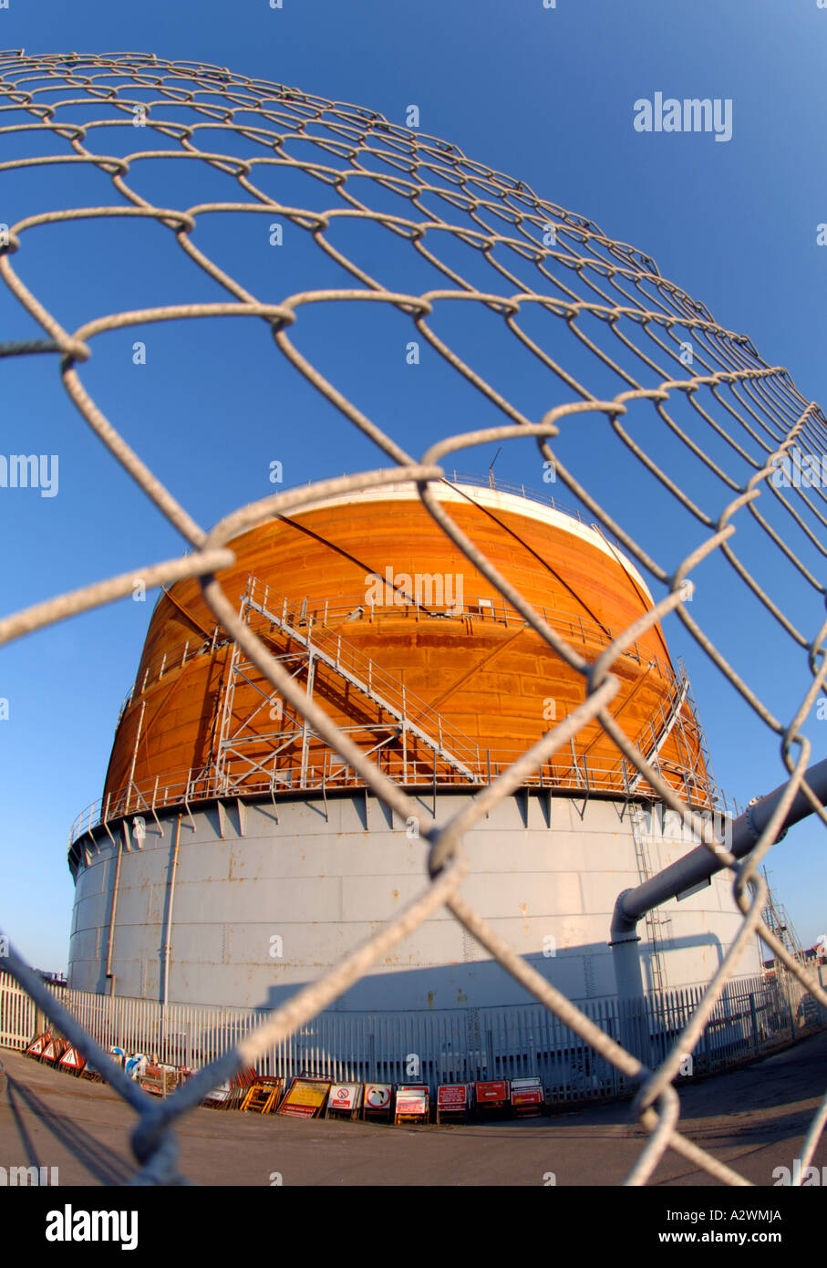 Gasometer england hi-res stock photography and images - Alamy