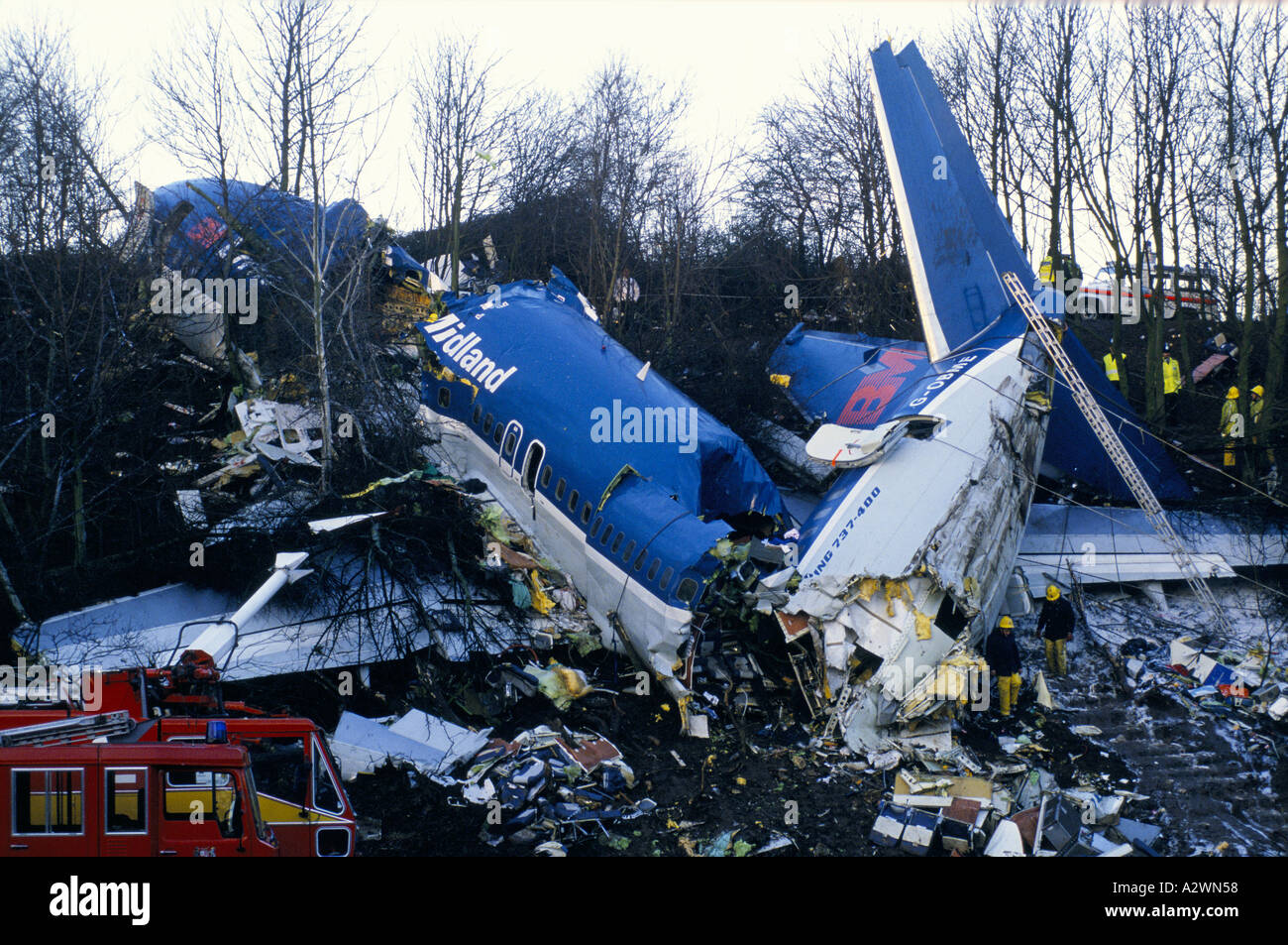 British Midland aeroplane crashes on the M1 motorway, UK 1989 Stock ...