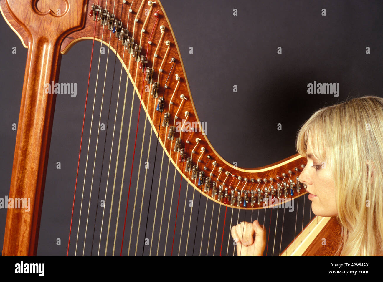 Woman playing harp hi-res stock photography and images - Alamy