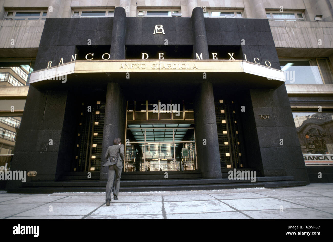 facade of the bank of mexico Stock Photo - Alamy