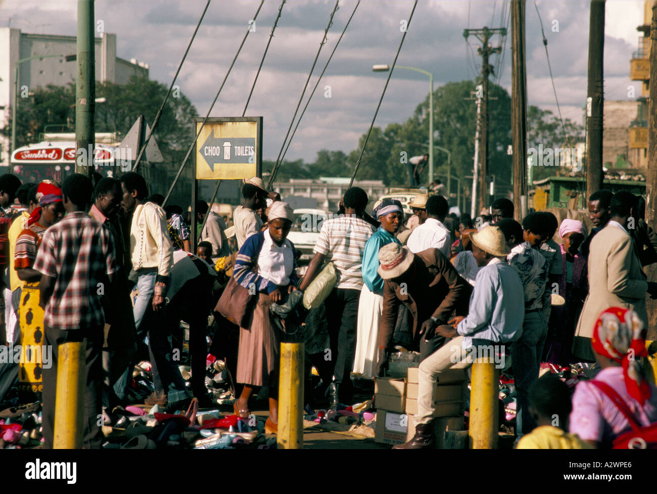 market scene in nairobi kenya crowds of people Stock Photo - Alamy