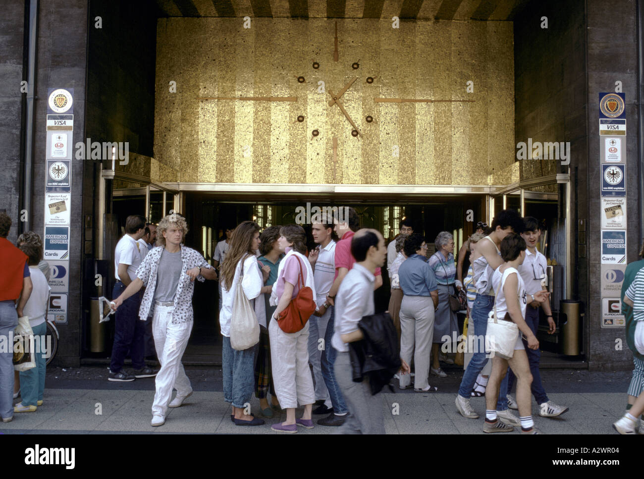 busy street scene berlin 1986 Stock Photo - Alamy
