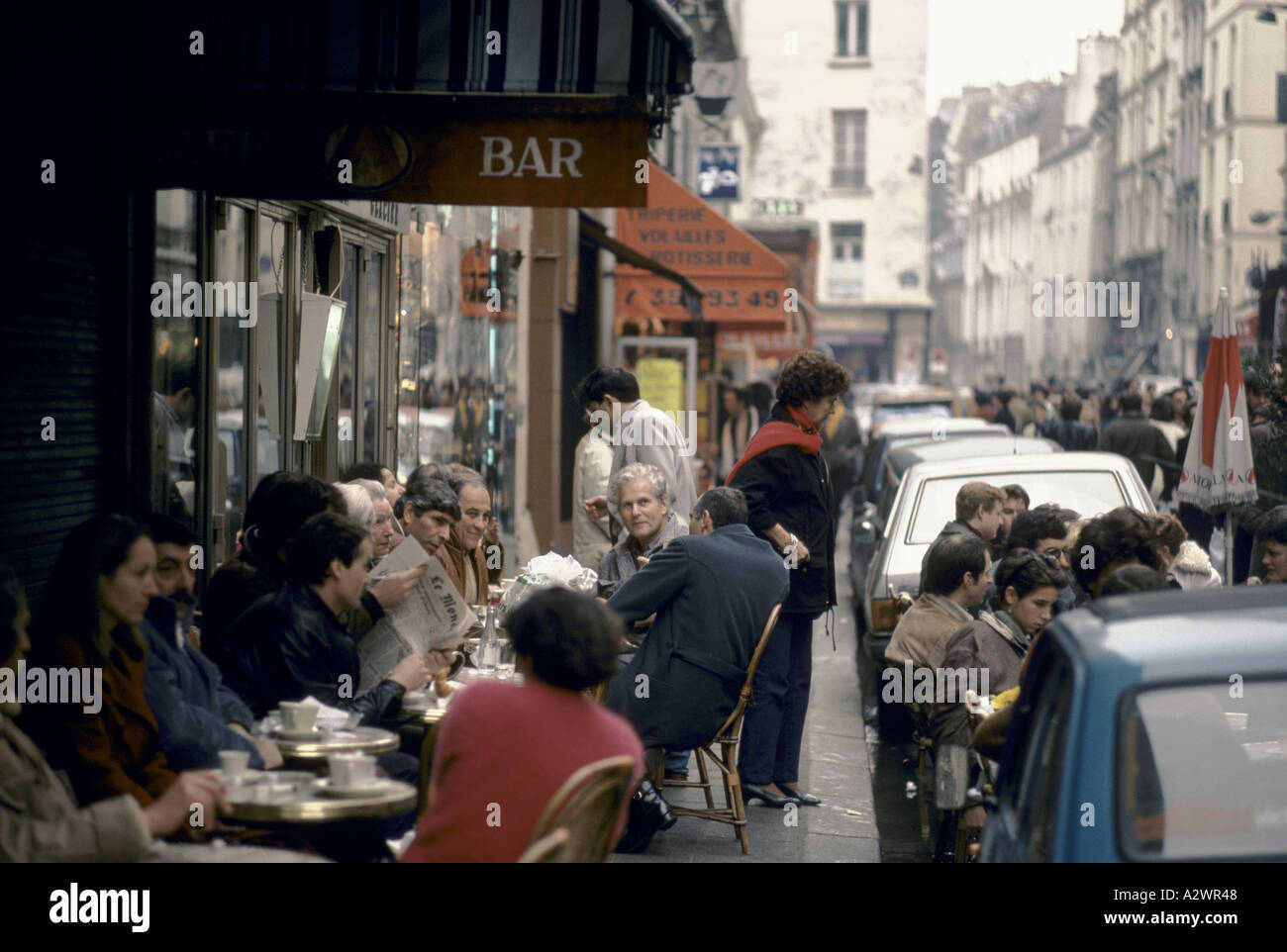 cafe scene in paris 1985 tables in the street Stock Photo - Alamy