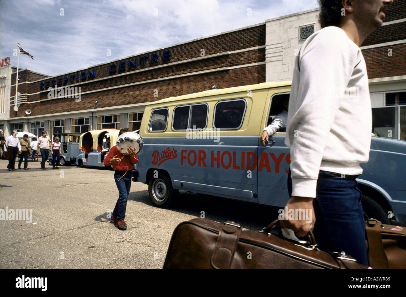 butlins minibus at reception holidaymakers with luggage Stock Photo - Alamy