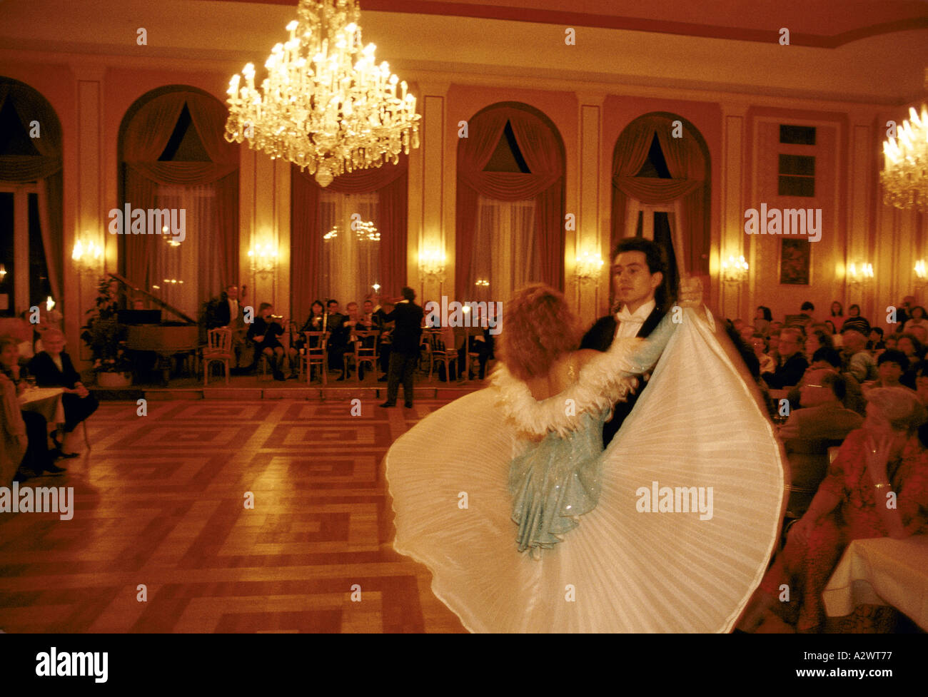 austria vienna the waltz the european waltz craze of the 1800 s is ...