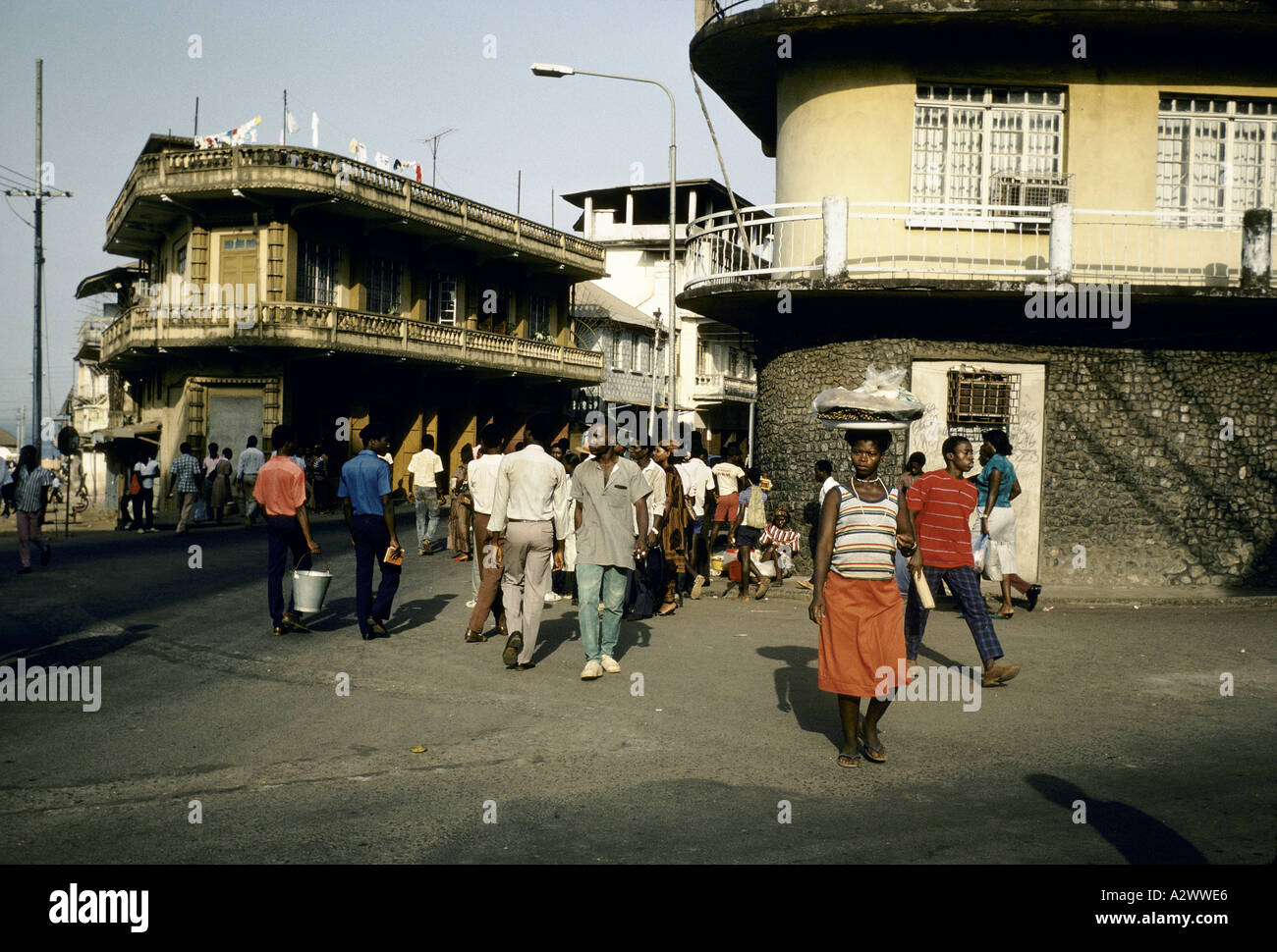 Freetown sierra leone street scene hi-res stock photography and images ...