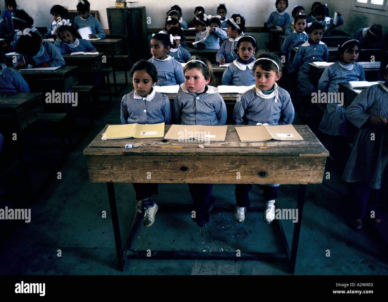 Refugee children classroom hi-res stock photography and images - Alamy