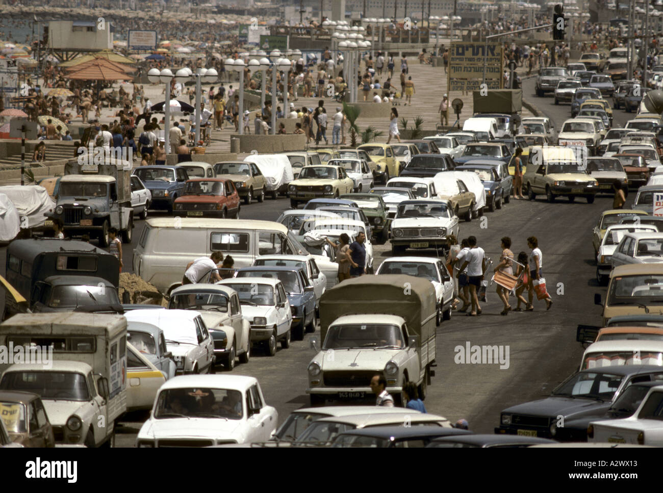 Traffic jam beach hi-res stock photography and images - Alamy