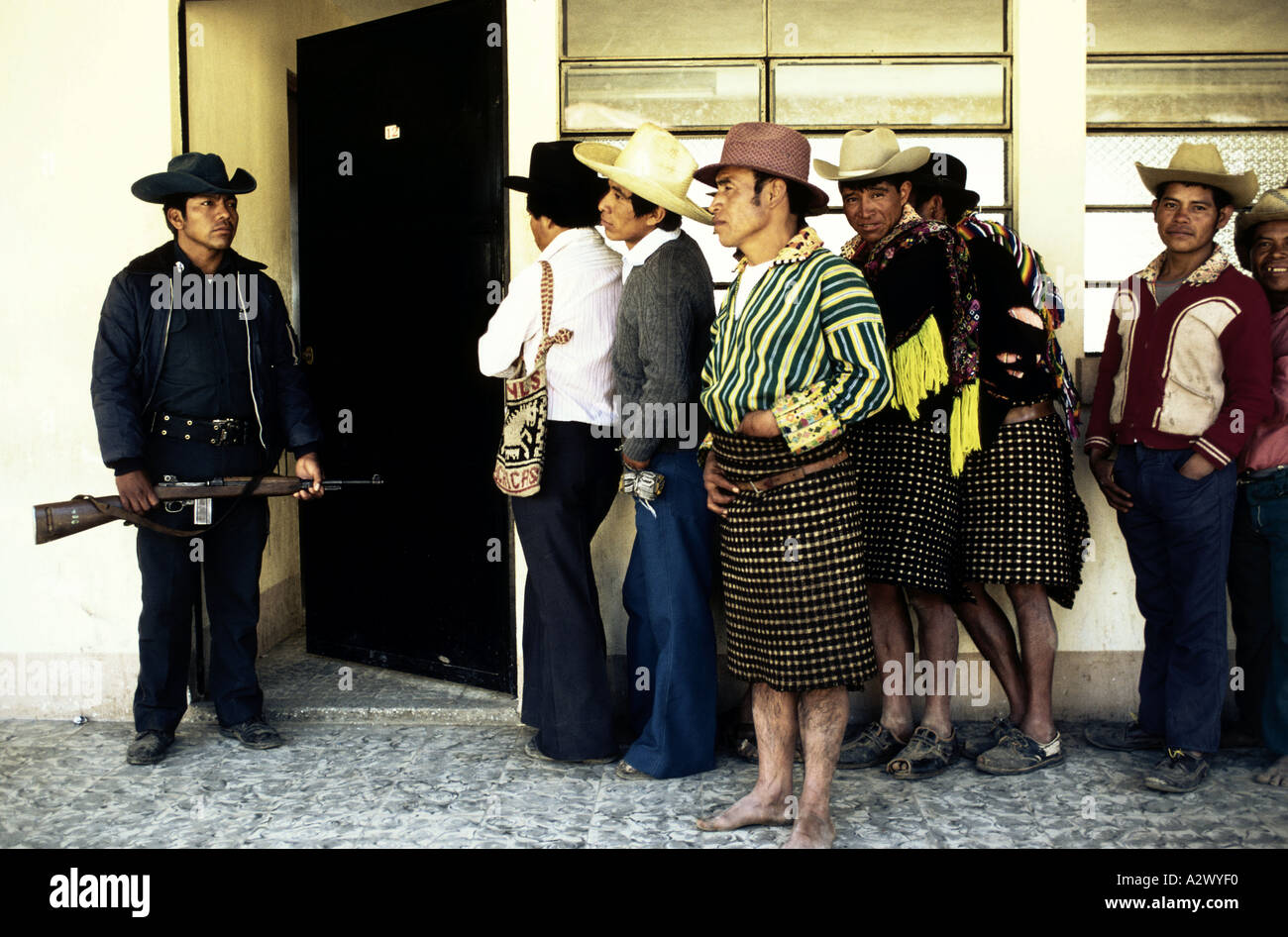 Men queuing hi-res stock photography and images - Alamy
