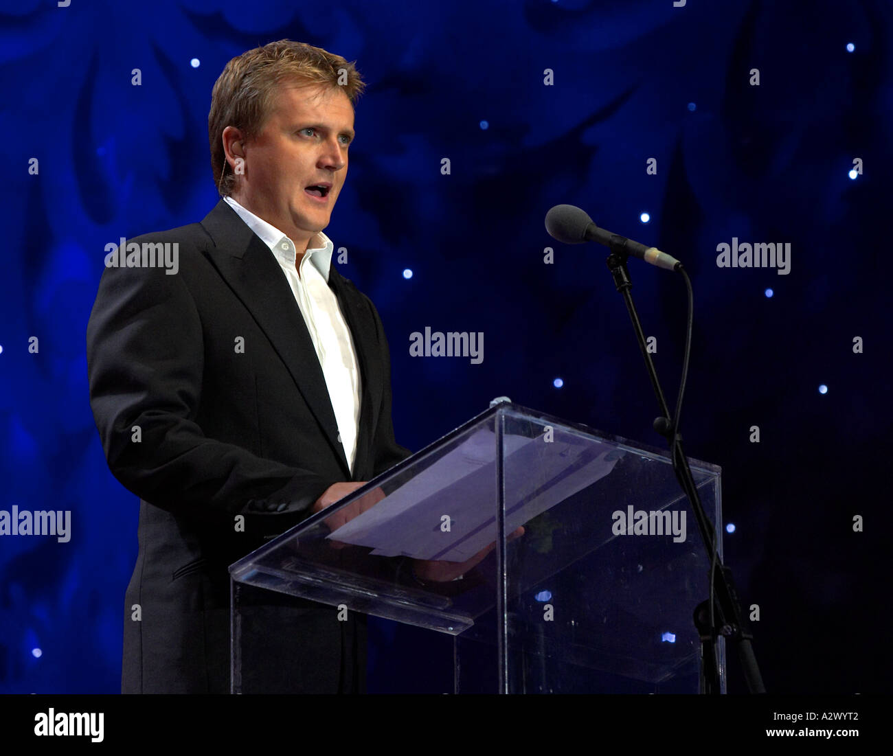 Songs of praise hi-res stock photography and images - Alamy