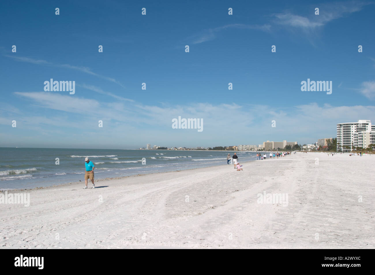 CRESCENT BEACH ON SIESTA KEY ON THE GULF OF MEXICO IN SOUTH WEST ...