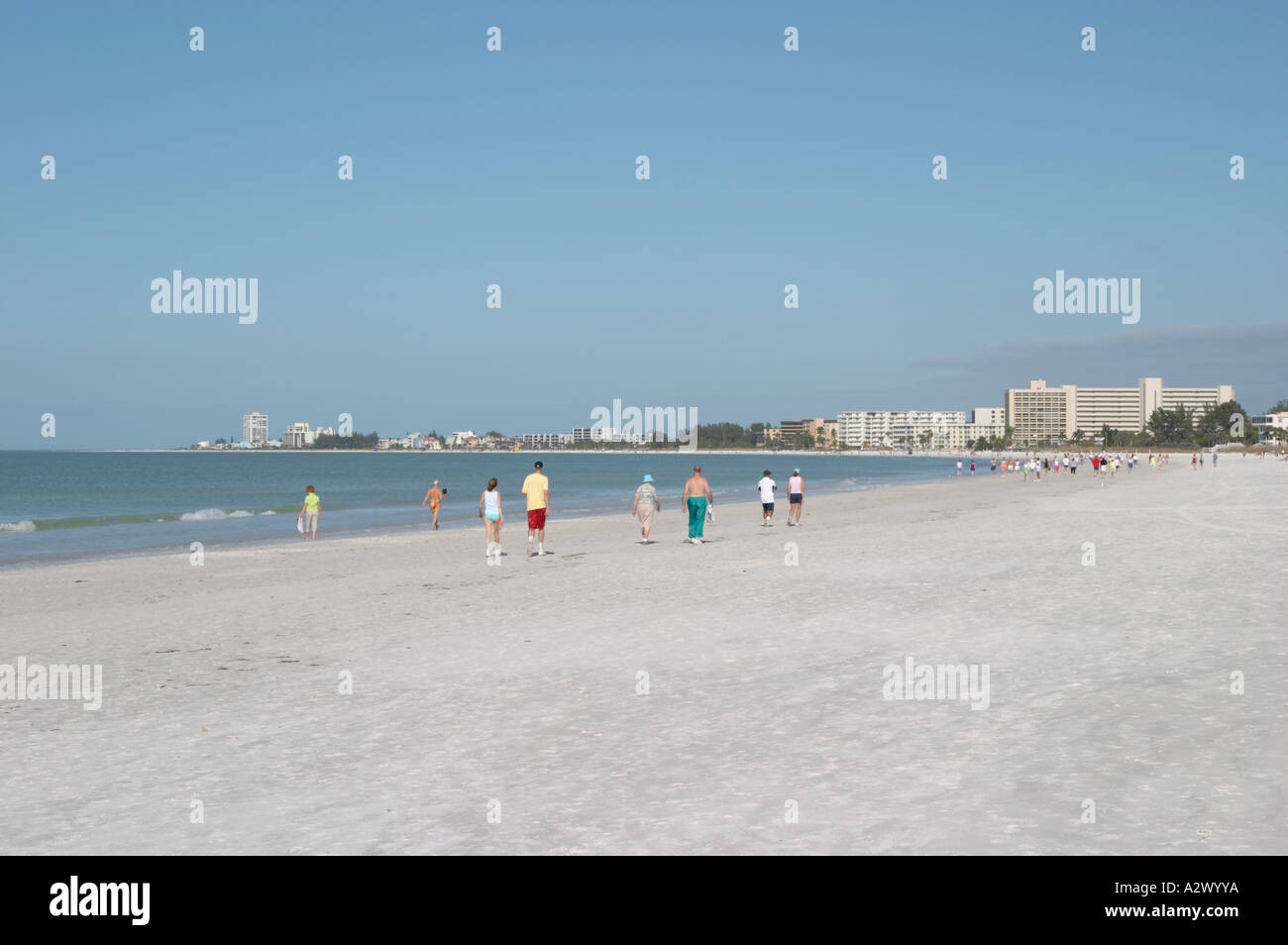 CRESCENT BEACH ON SIESTA KEY ON THE GULF OF MEXICO IN SOUTH WEST ...