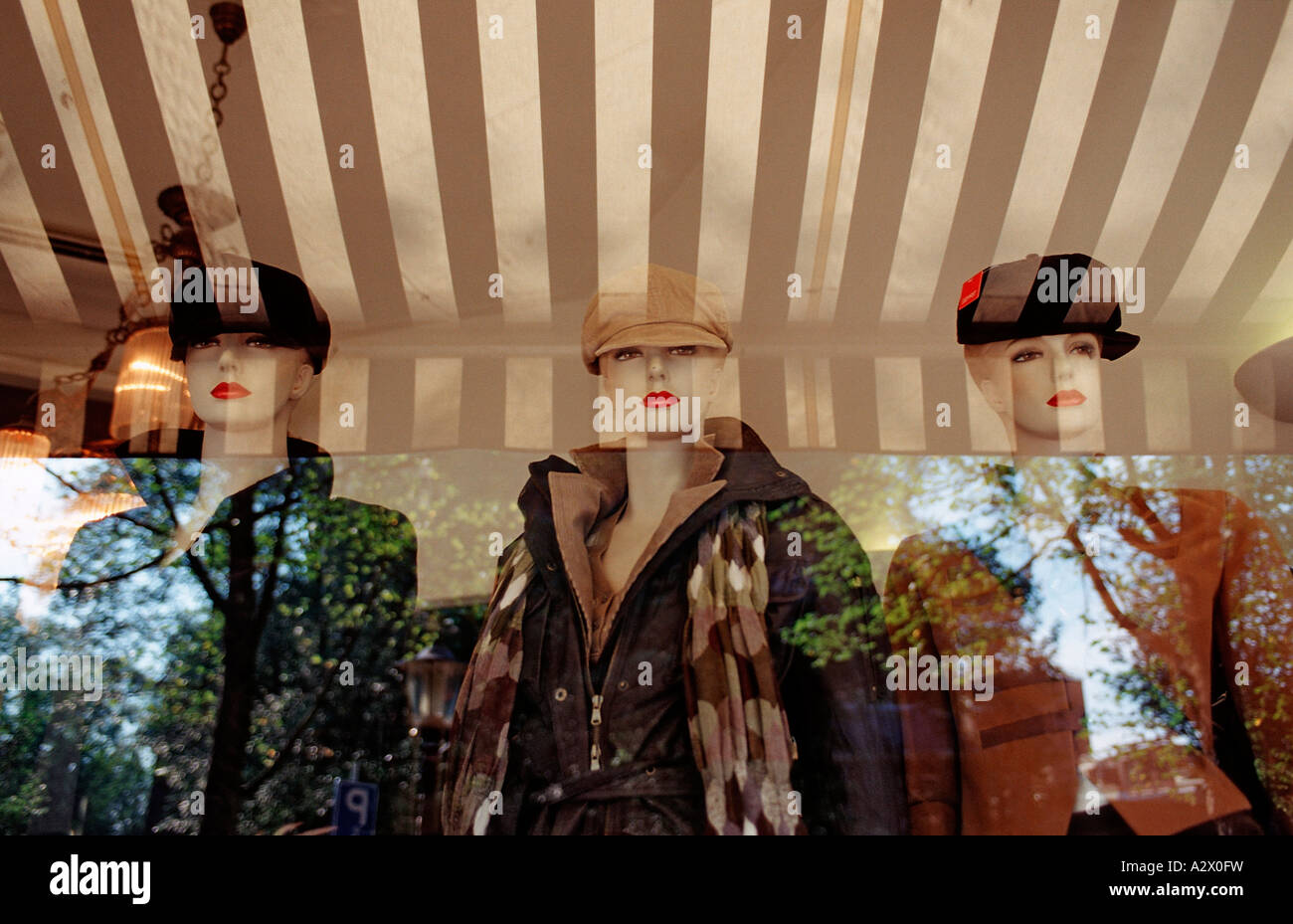Shopwindows hi-res stock photography and images - Alamy