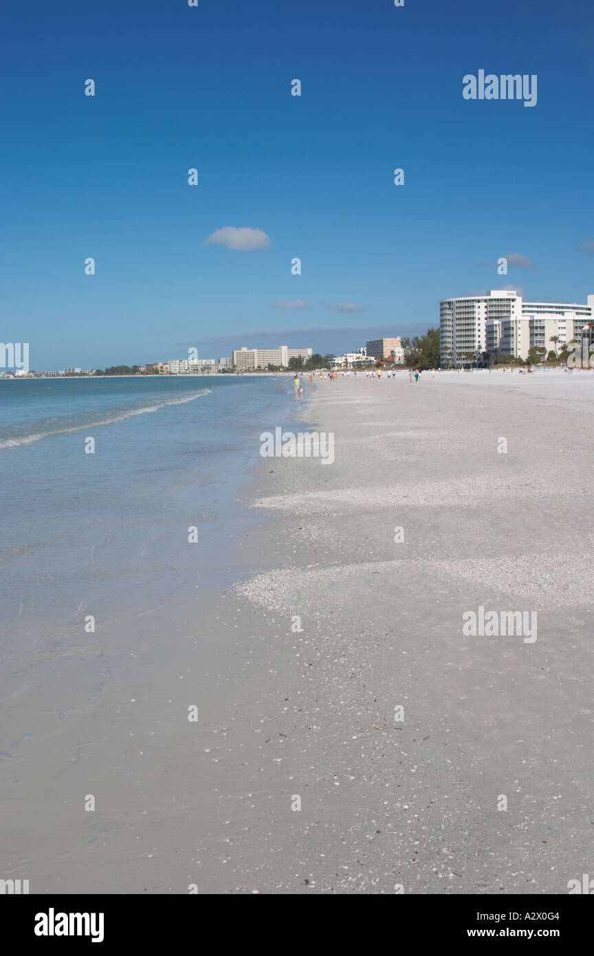 CRESCENT BEACH ON SIESTA KEY ON THE GULF OF MEXICO IN SOUTH WEST ...