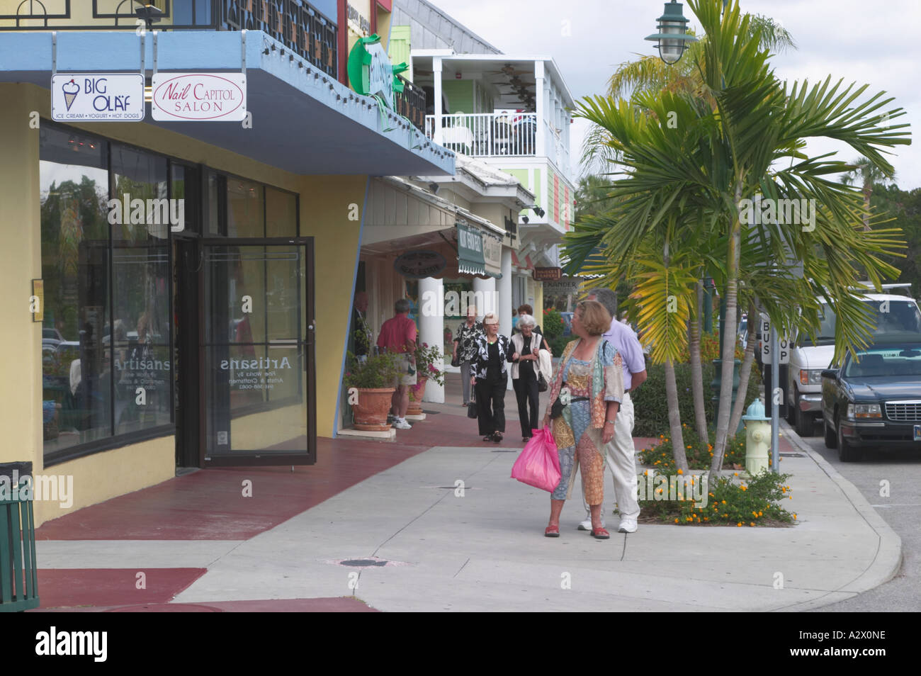 ST ARMANDS CIRCLE SHOPPING AREA ON ST ARMANDS KEY IN SARASOTA FLORIDA ...