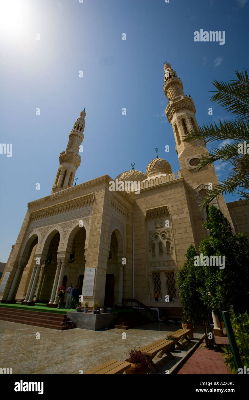 Jumeirah Grand Mosque, Jumeirah Road, Dubai, UAE Stock Photo - Alamy