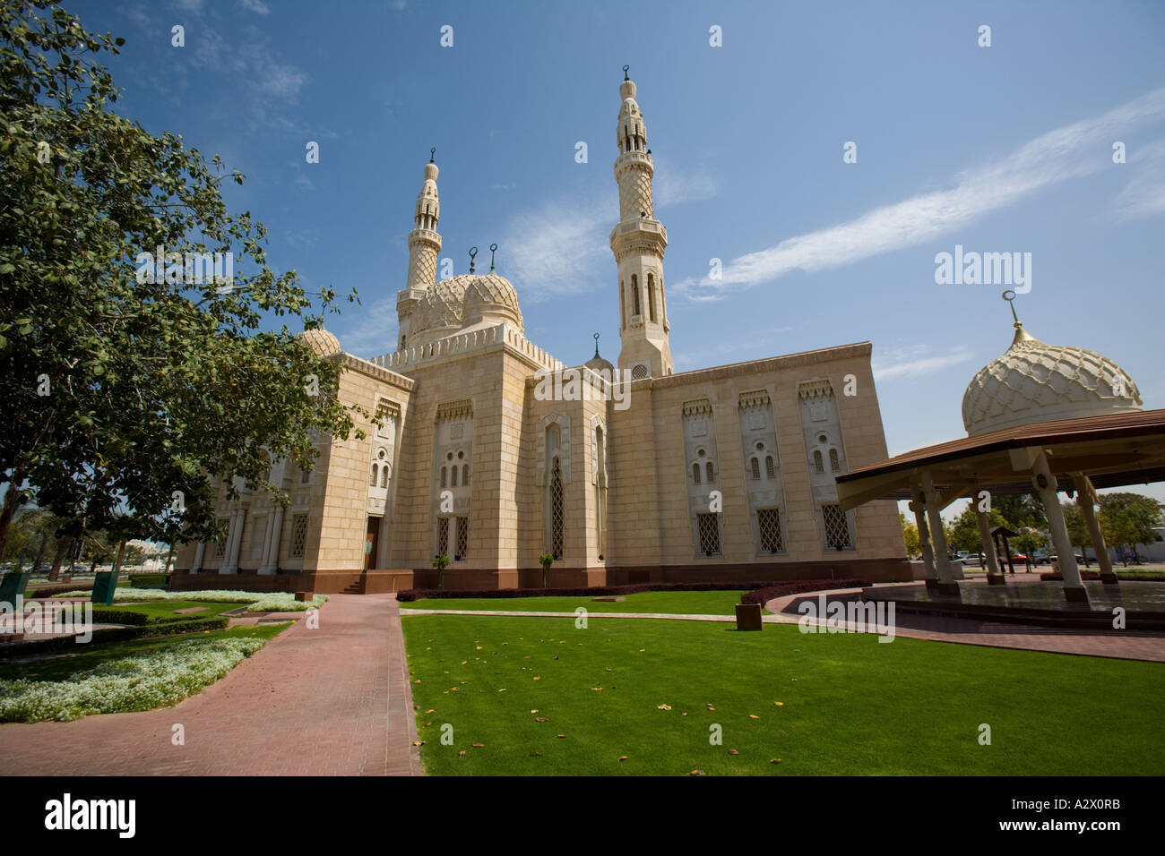 Jumeirah Grand Mosque, Jumeirah Road, Dubai, UAE Stock Photo - Alamy