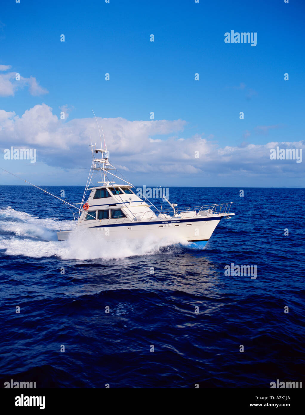 Fast moving water craft hi-res stock photography and images - Alamy