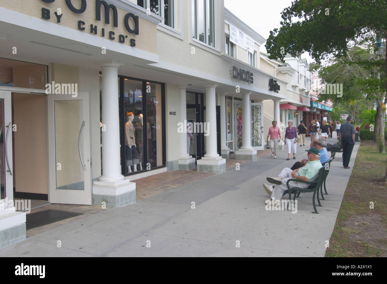 ST ARMANDS CIRCLE SHOPPING AREA ON ST ARMANDS KEY IN SARASOTA FLORIDA ...