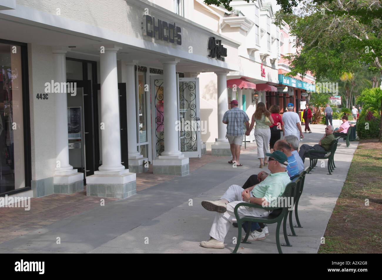 ST ARMANDS CIRCLE SHOPPING AREA ON ST ARMANDS KEY IN SARASOTA FLORIDA ...