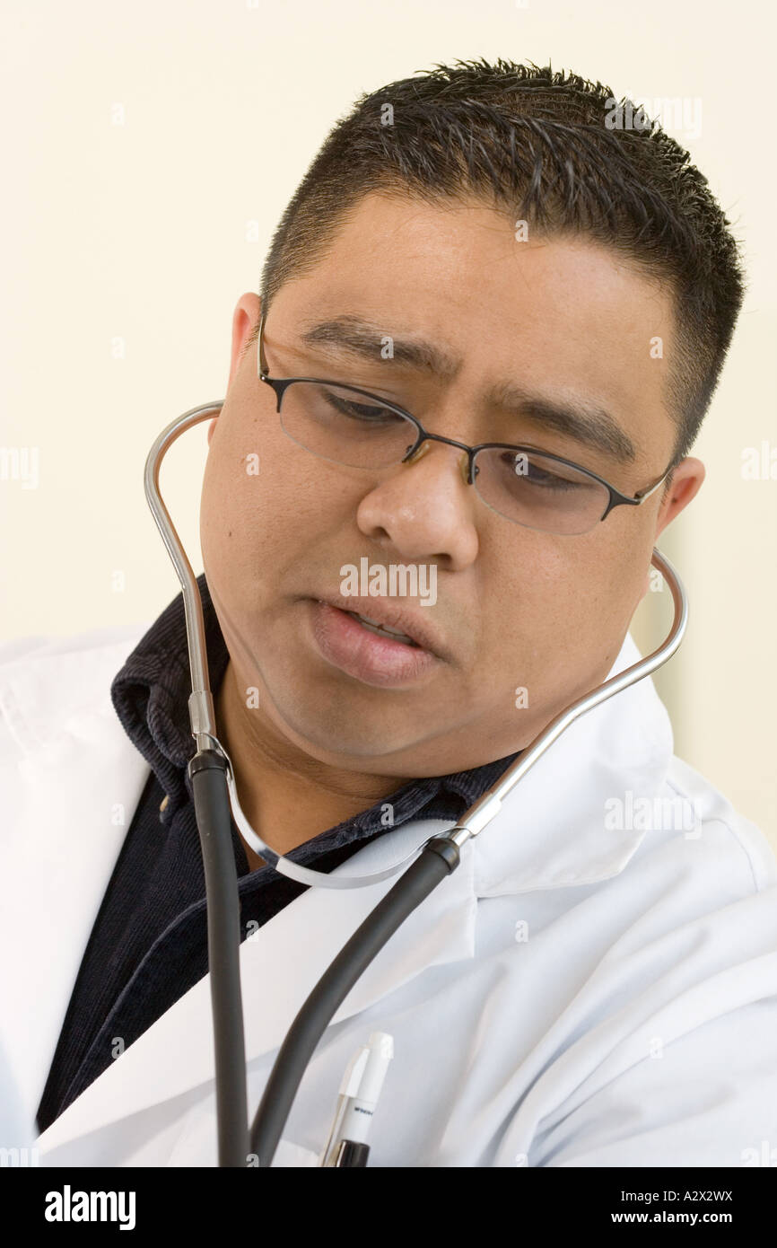 Doctor filipino hi-res stock photography and images - Alamy