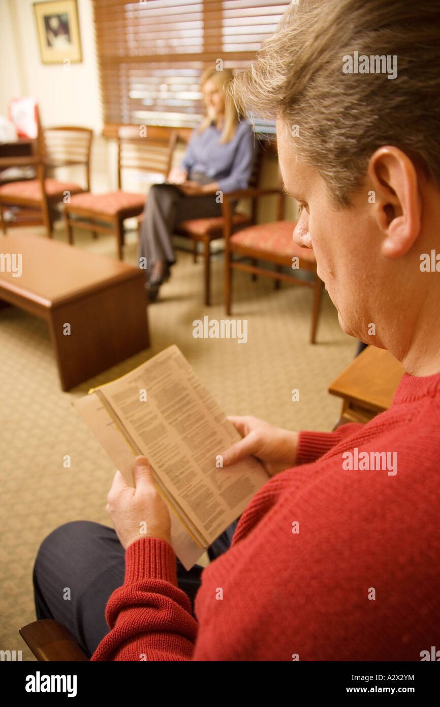 Patients are waiting patiently, reading magazines and reading patient ...