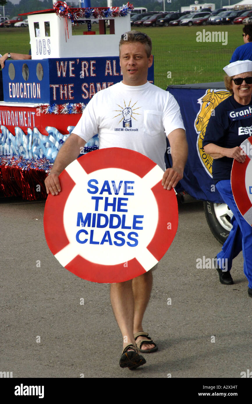 People demonstrating about Workers and Middle class values in Michigan ...