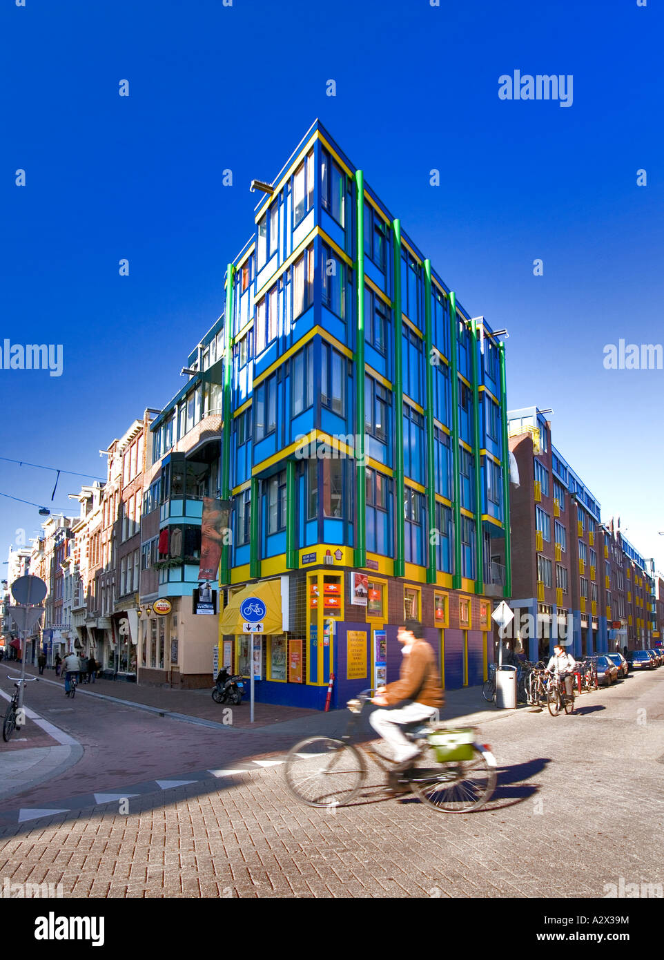Corner shop angular unusual different ultra modern prefabicated ...