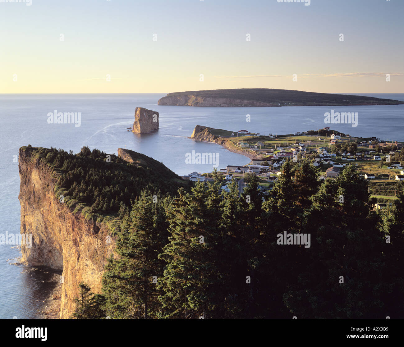 Percé Rocher Percé Bonaventure Island Gaspésie Stock Photo - Alamy