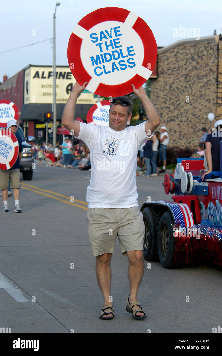 People demonstrating about Workers and Middle class values in Michigan ...