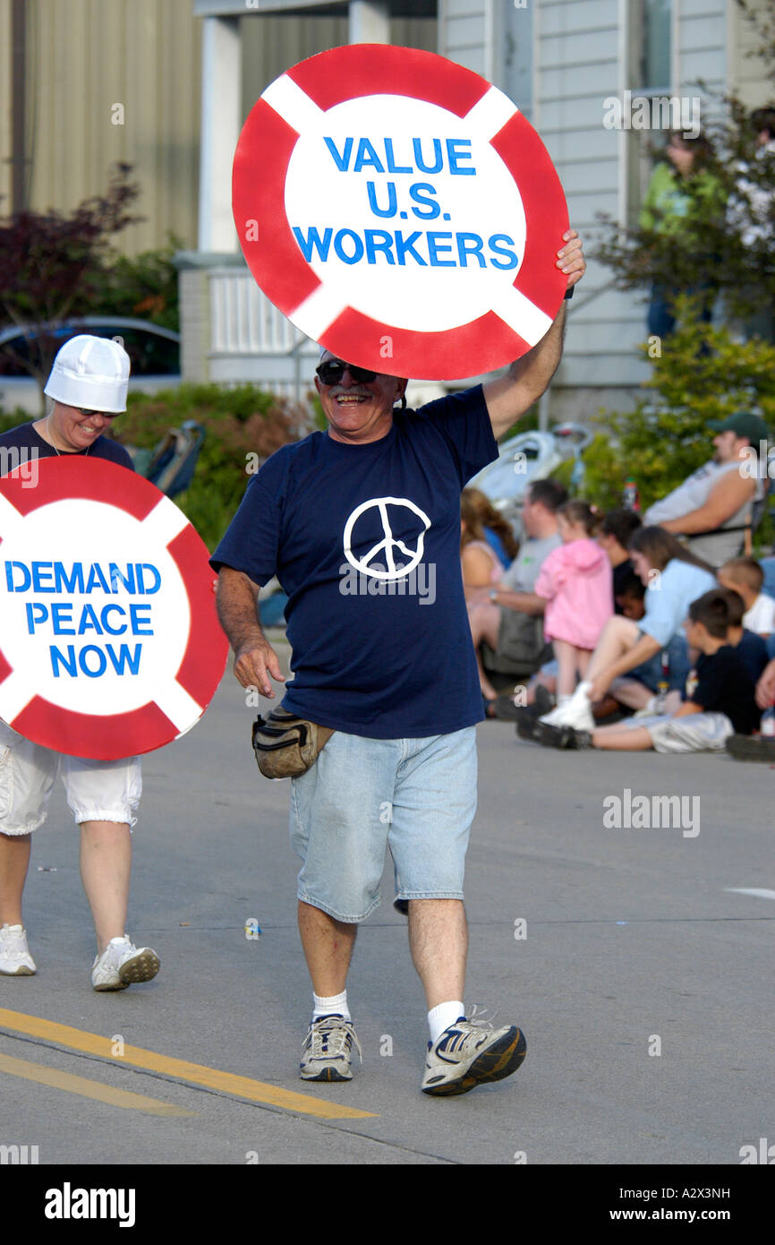 People demonstrating about Workers and Middle class values in Michigan ...
