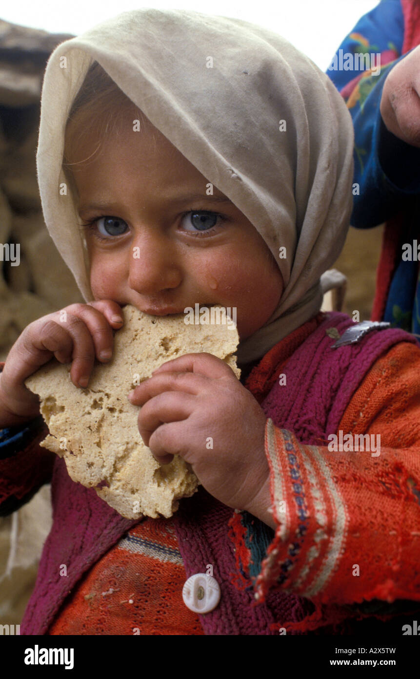 Poverty people eating hi-res stock photography and images - Alamy