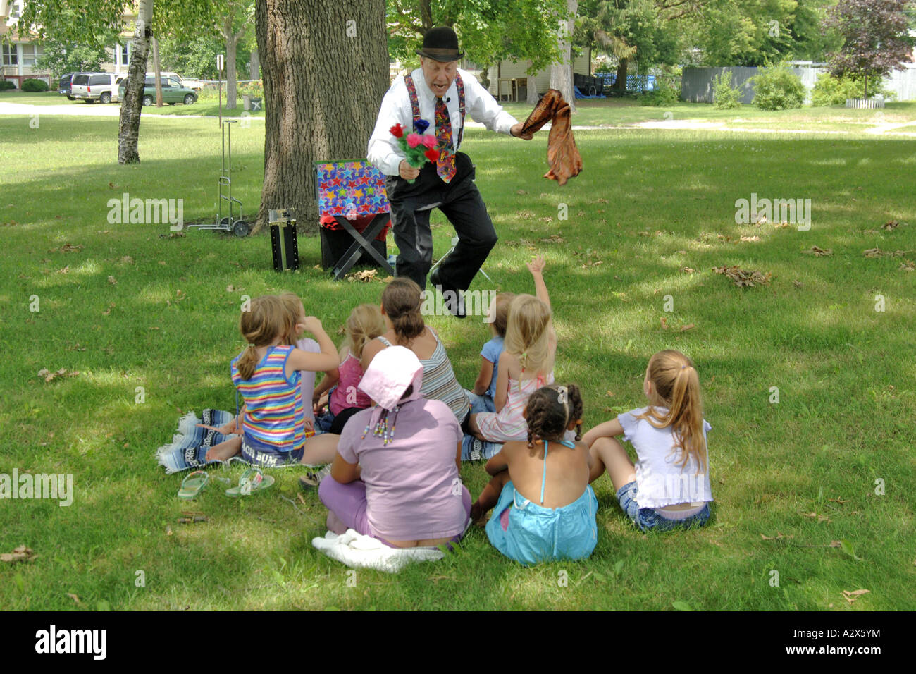 Audience being entertained hi-res stock photography and images - Alamy
