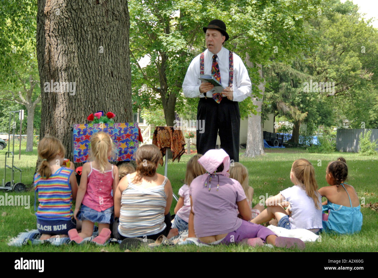 Audience being entertained hi-res stock photography and images - Alamy