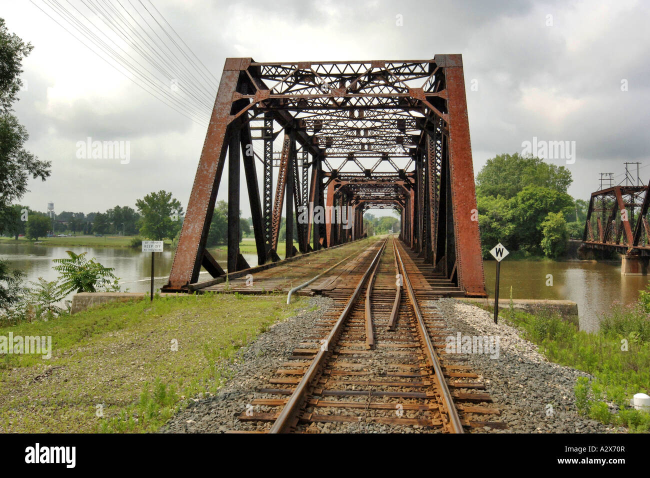 Rusting railroad bridge hi-res stock photography and images - Alamy