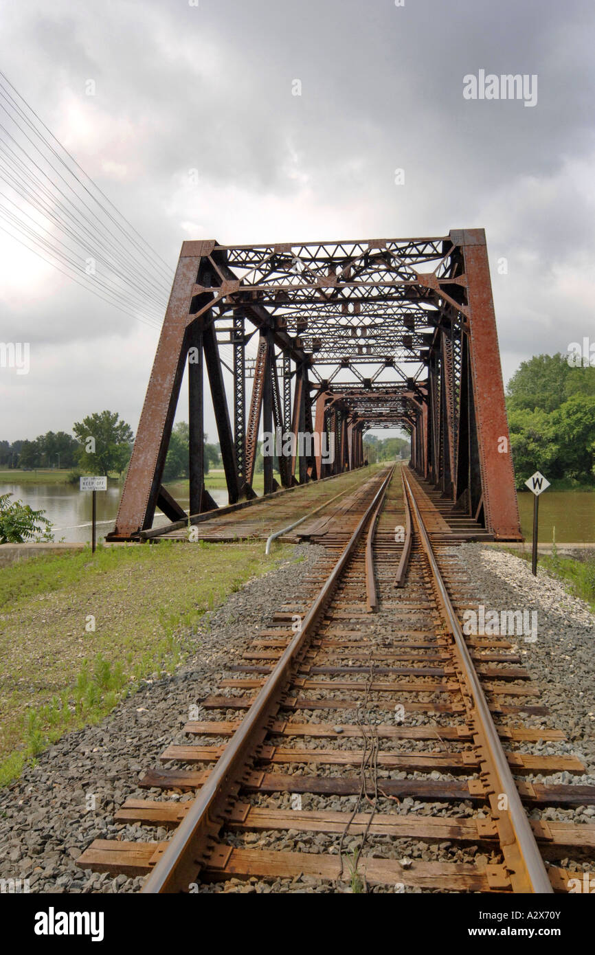 Rusting railroad bridge crossing a wide river Stock Photo - Alamy