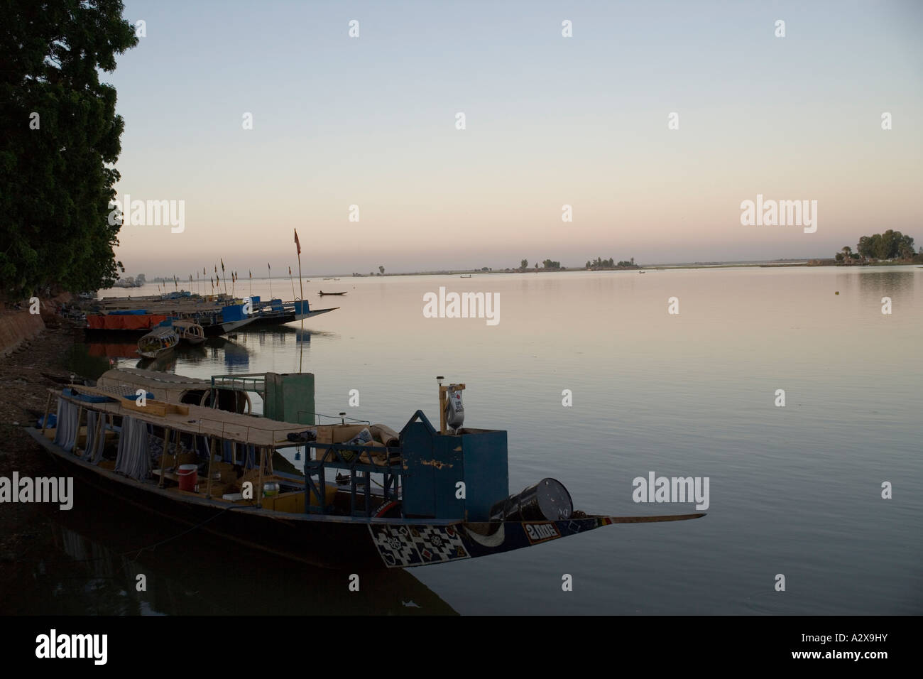 Pirogues on the Bani river in the early morning at Mopti, Mali, West ...
