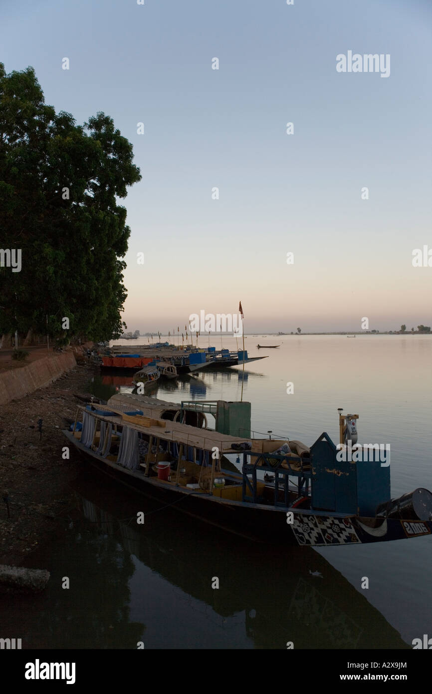 Pirogues on the Bani river in the early morning at Mopti, Mali, West ...