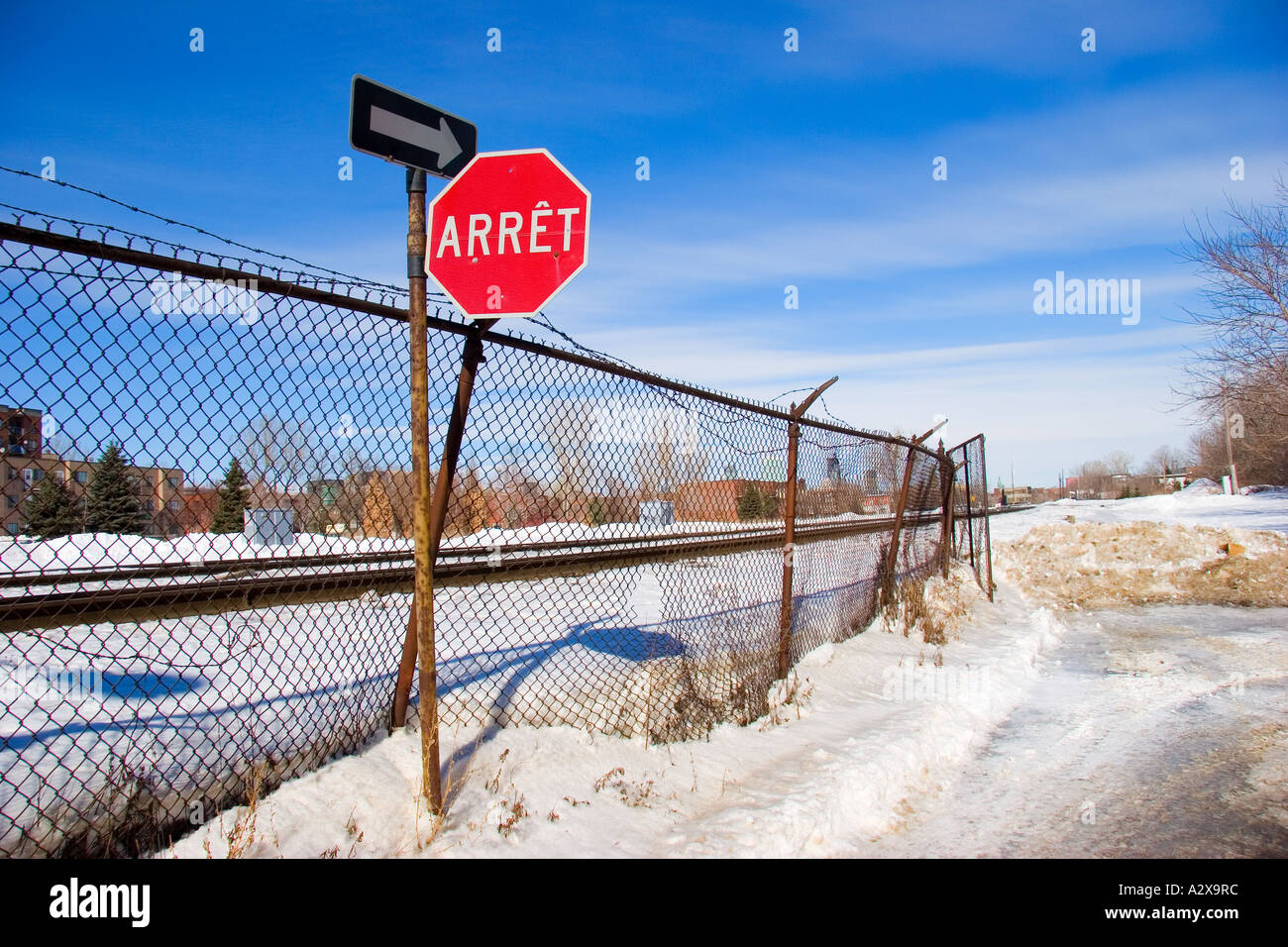 Stop sign near the train tracks Stock Photo - Alamy
