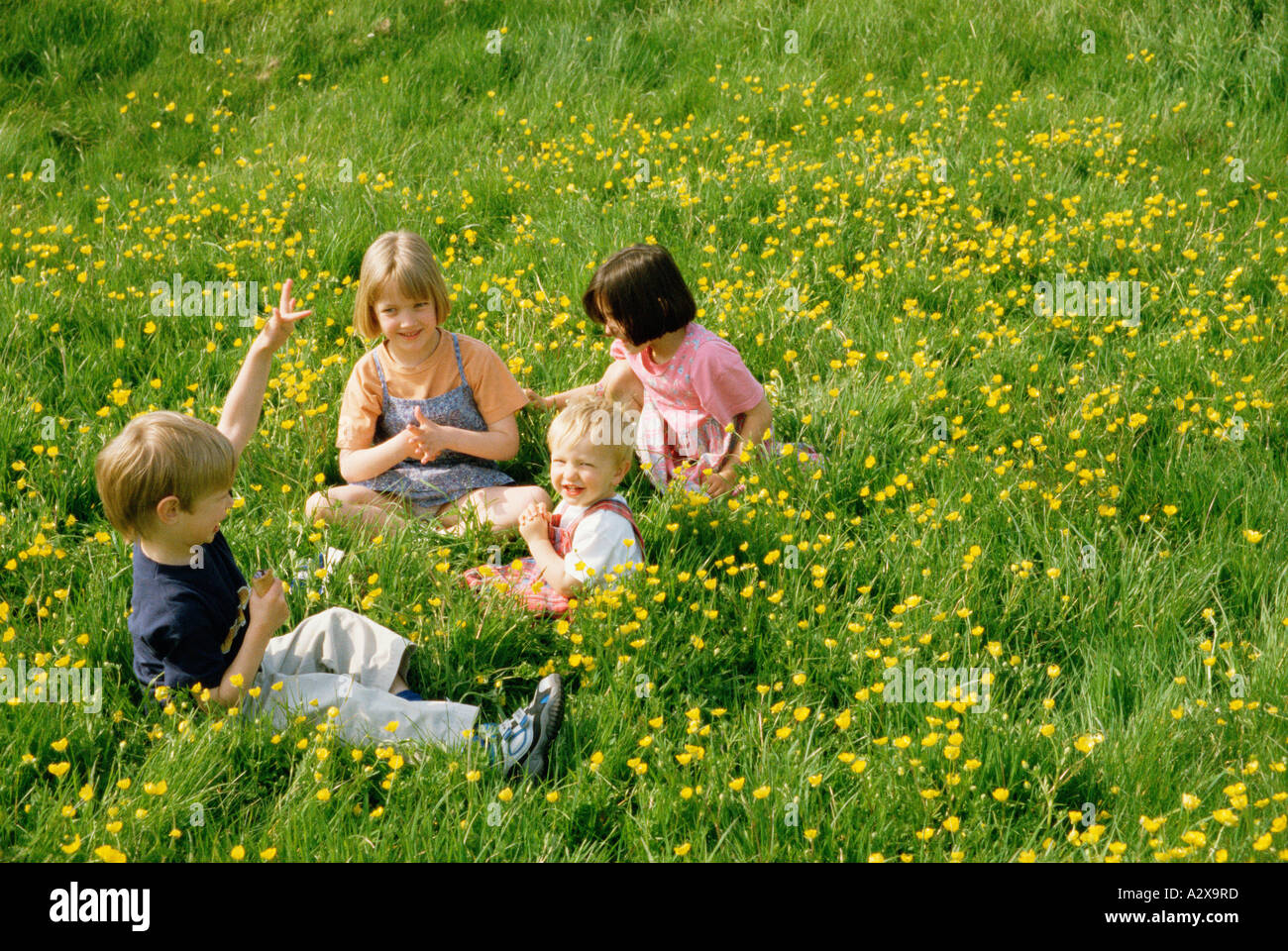 Kids playing england summer hi-res stock photography and images - Alamy