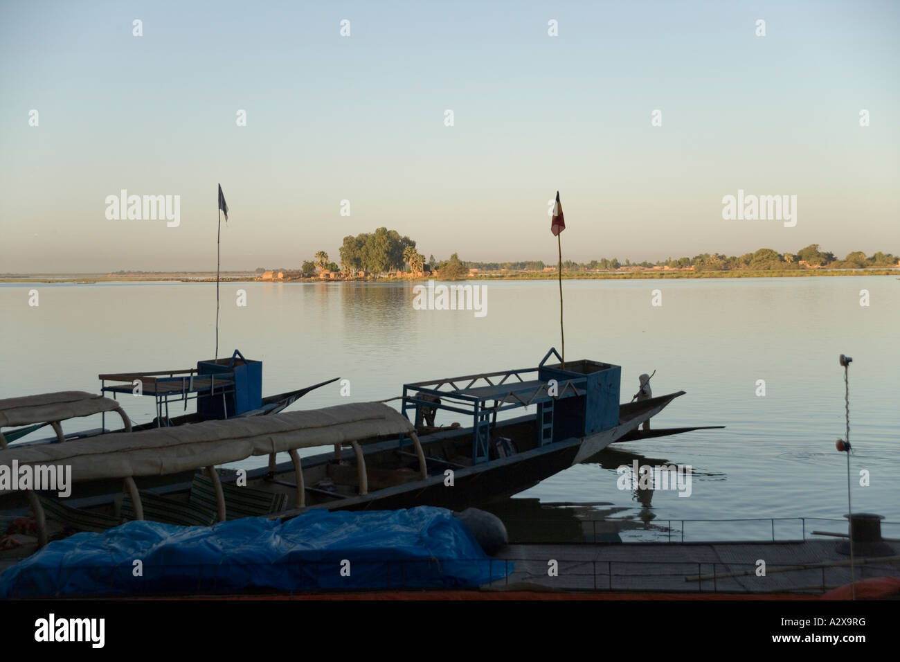 Pirogues on the Bani river in the early morning at Mopti, Mali, West ...