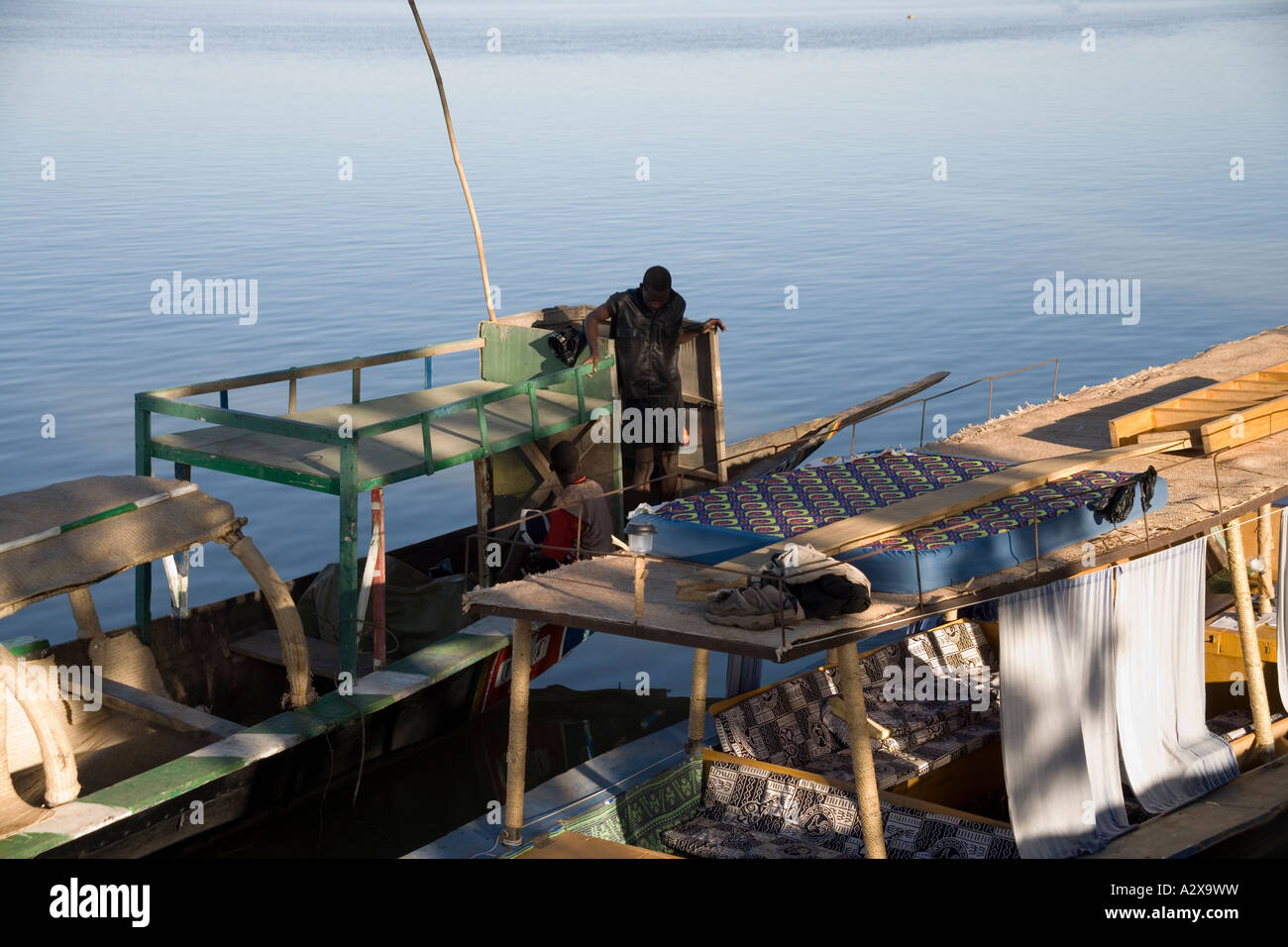 Pirogues on the Bani river in the early morning at Mopti, Mali, West ...