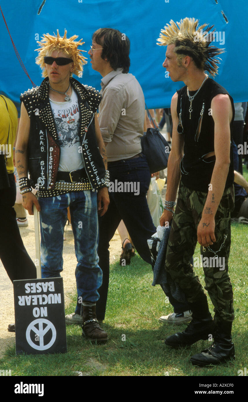 Punks 1980s hi-res stock photography and images - Alamy