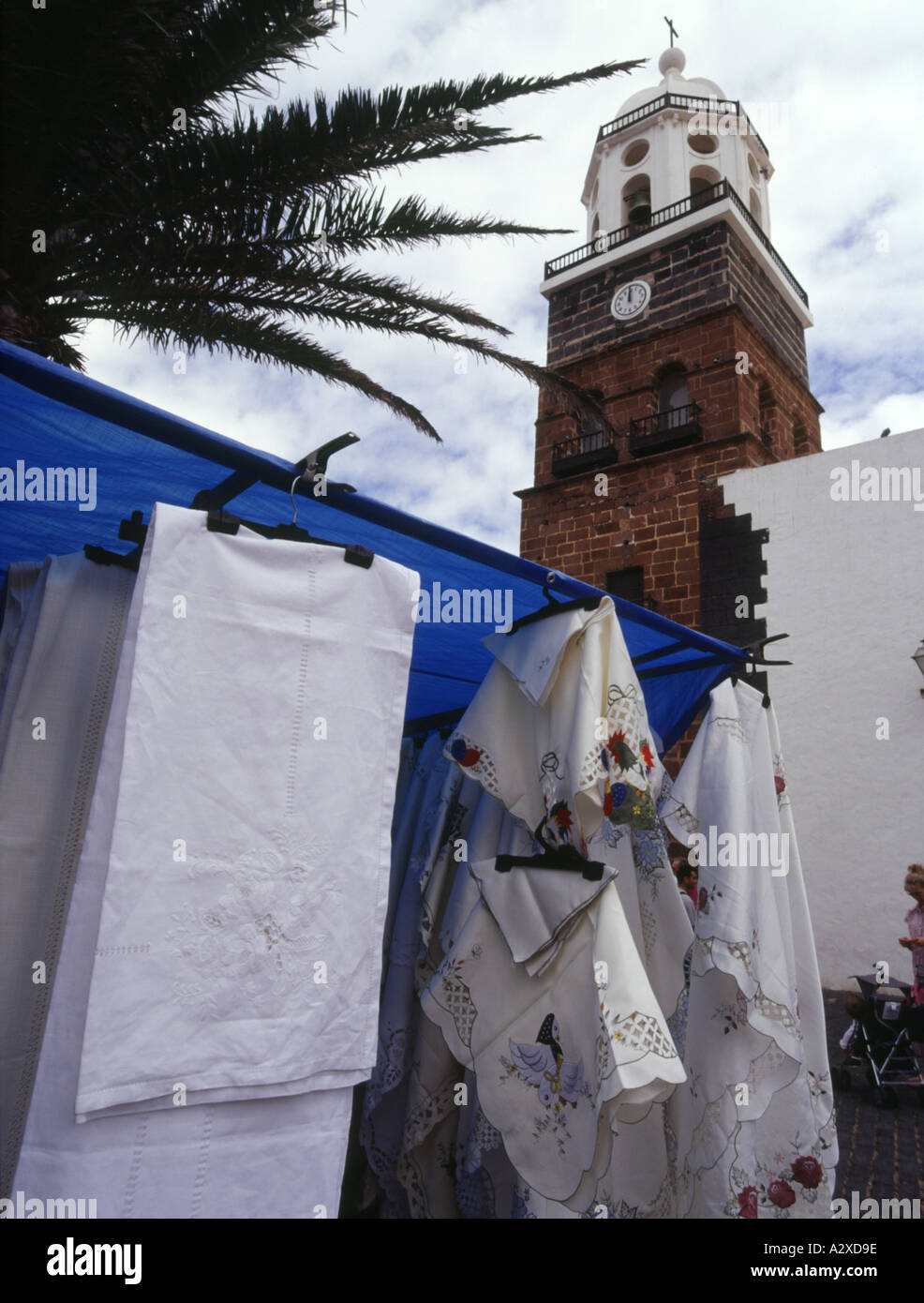 Linen stall hi-res stock photography and images - Alamy