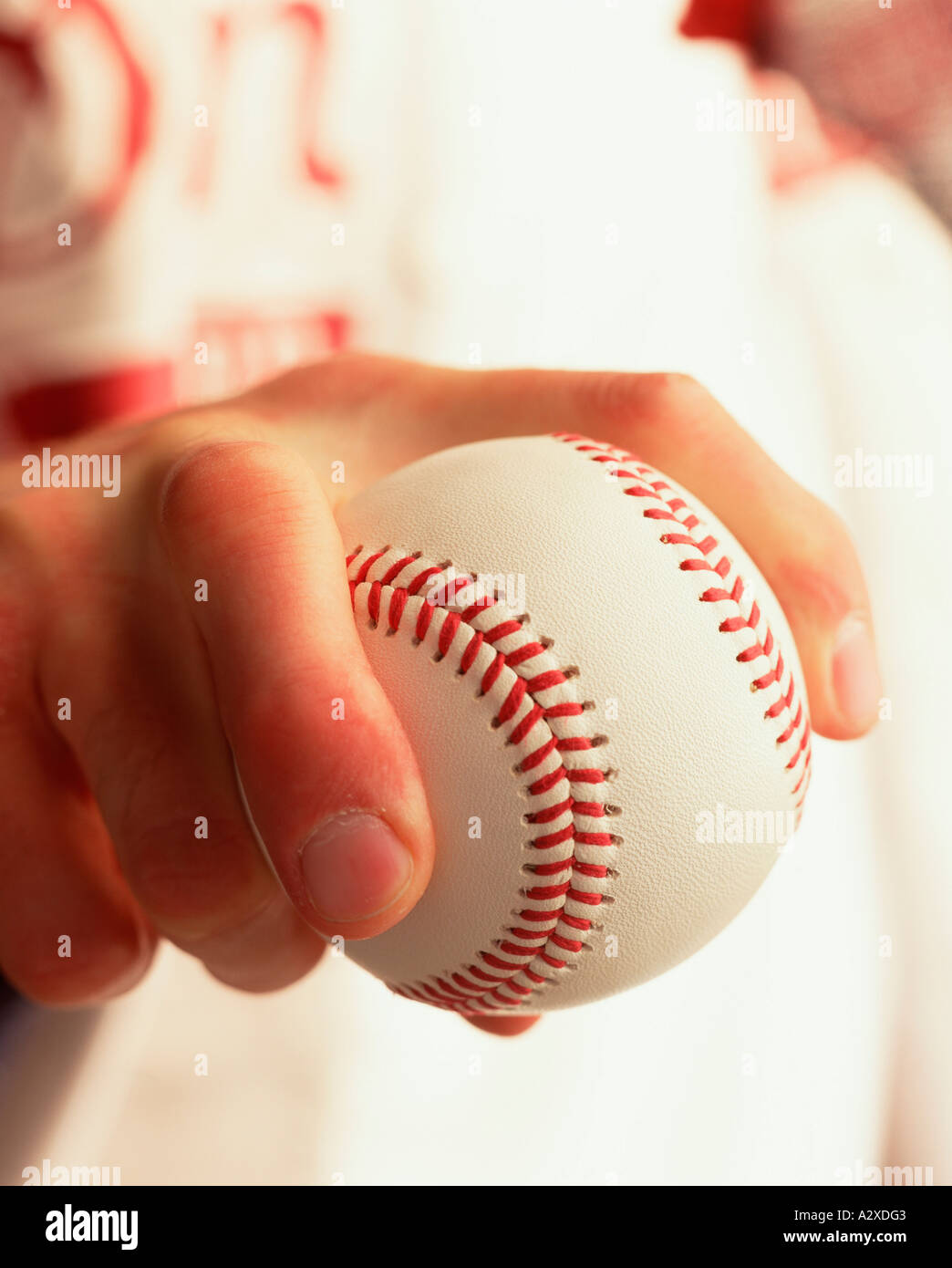 Hand holding baseball Stock Photo - Alamy