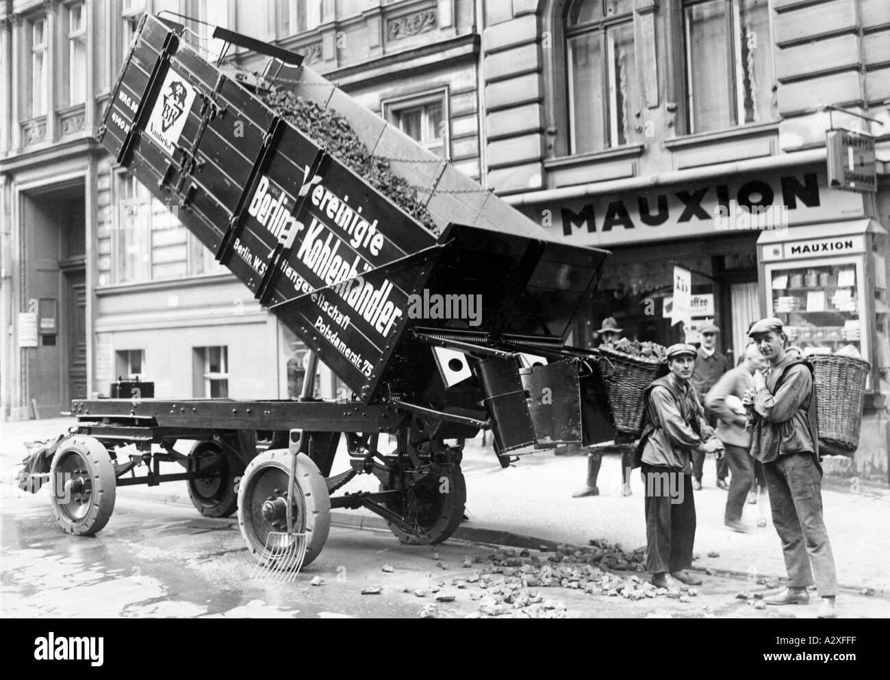 Coal dealer hi-res stock photography and images - Alamy