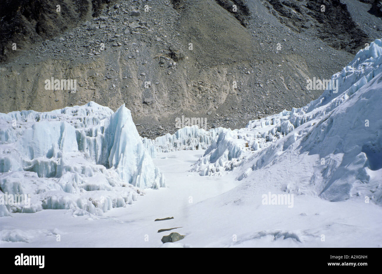 Seracs mount everest hi-res stock photography and images - Alamy