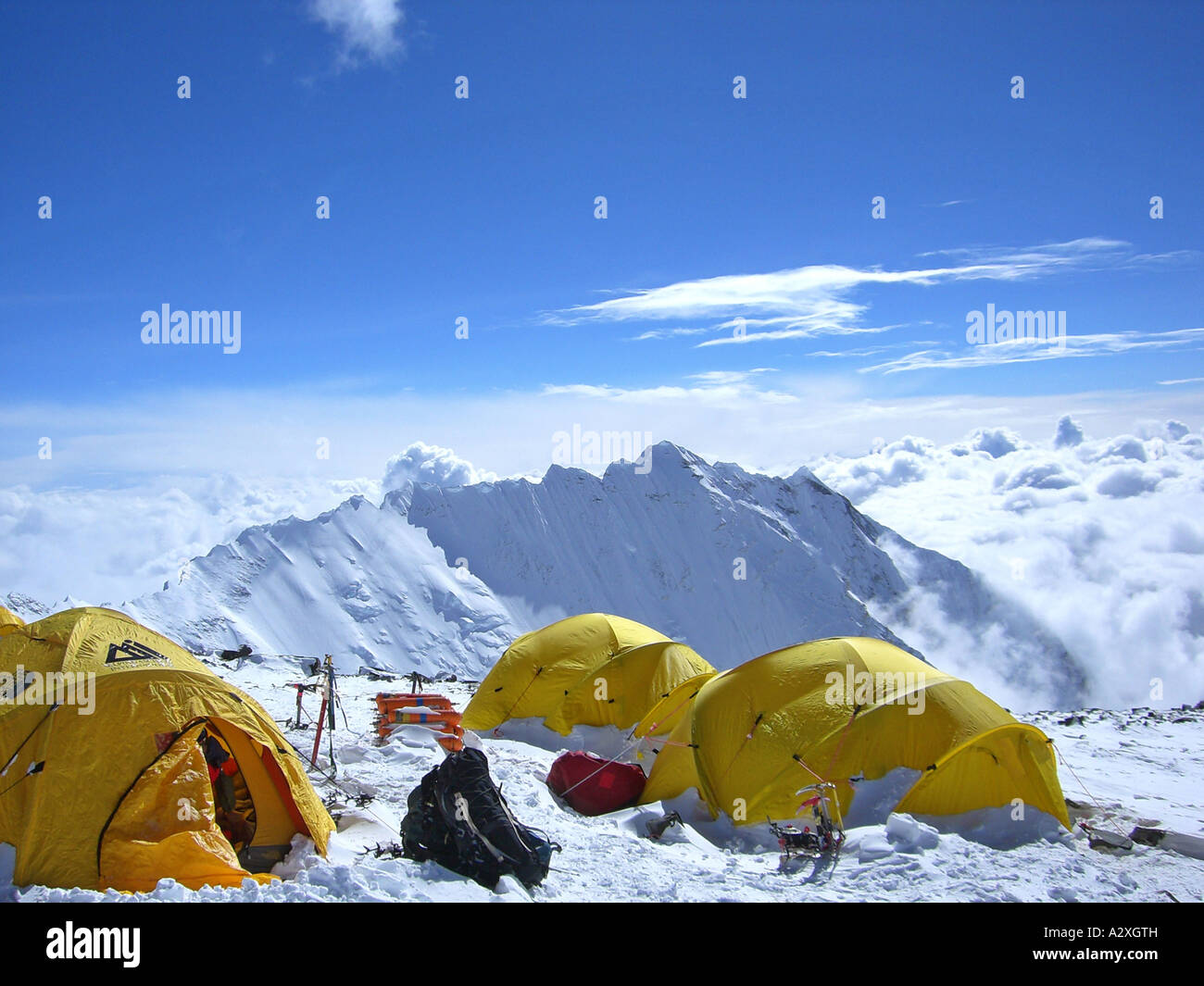 South col mount everest hi-res stock photography and images - Alamy