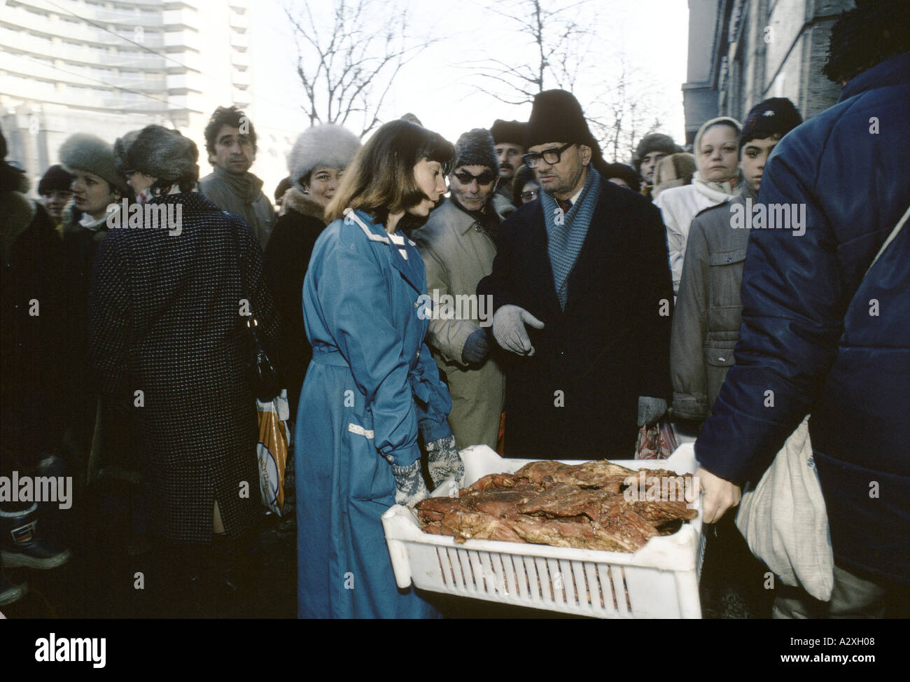 food queue bucharest romania 1990 Stock Photo - Alamy